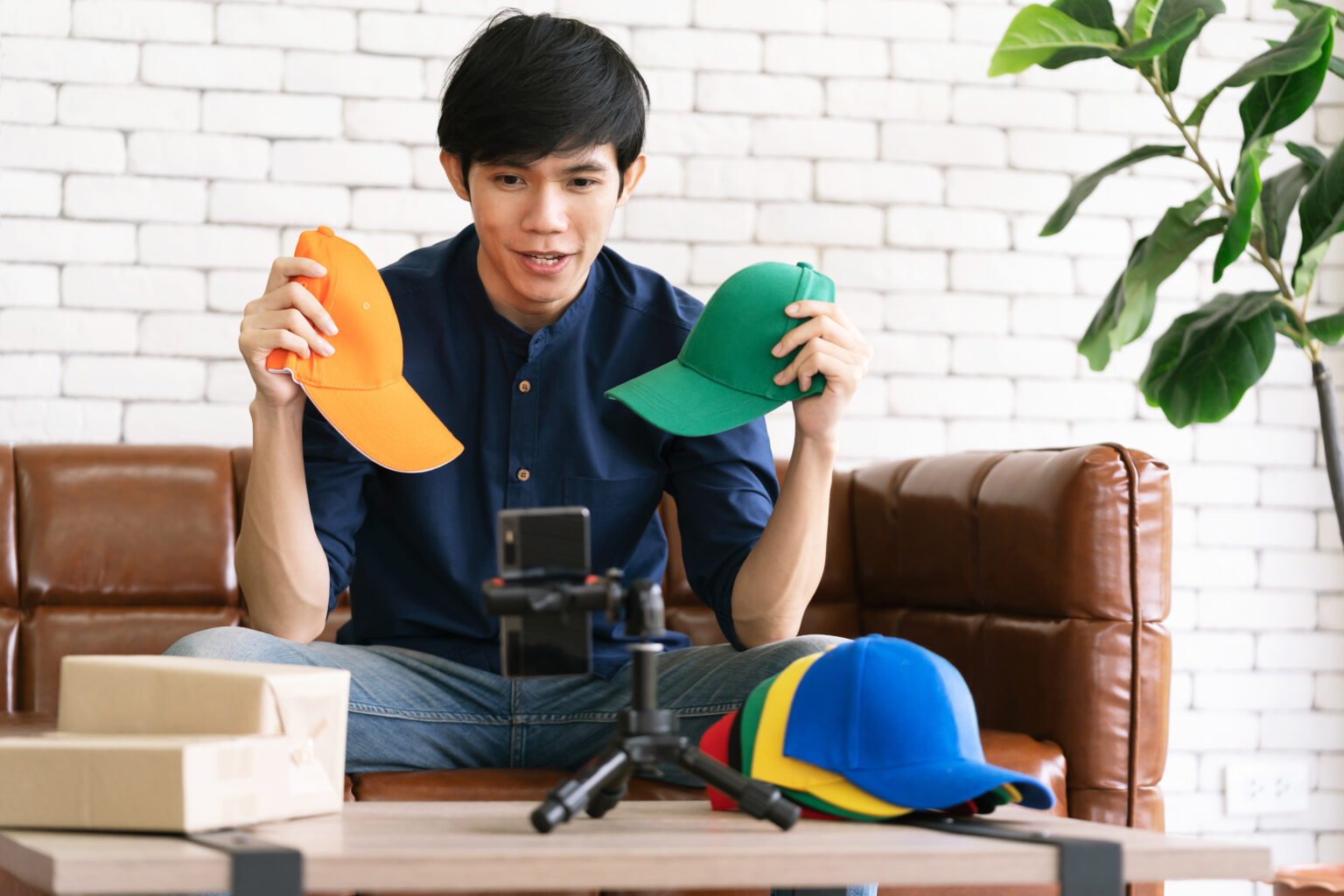 ECの新たな形「ライブコマース」とは？メリットや成功させるポイントも解説 - HandsUP