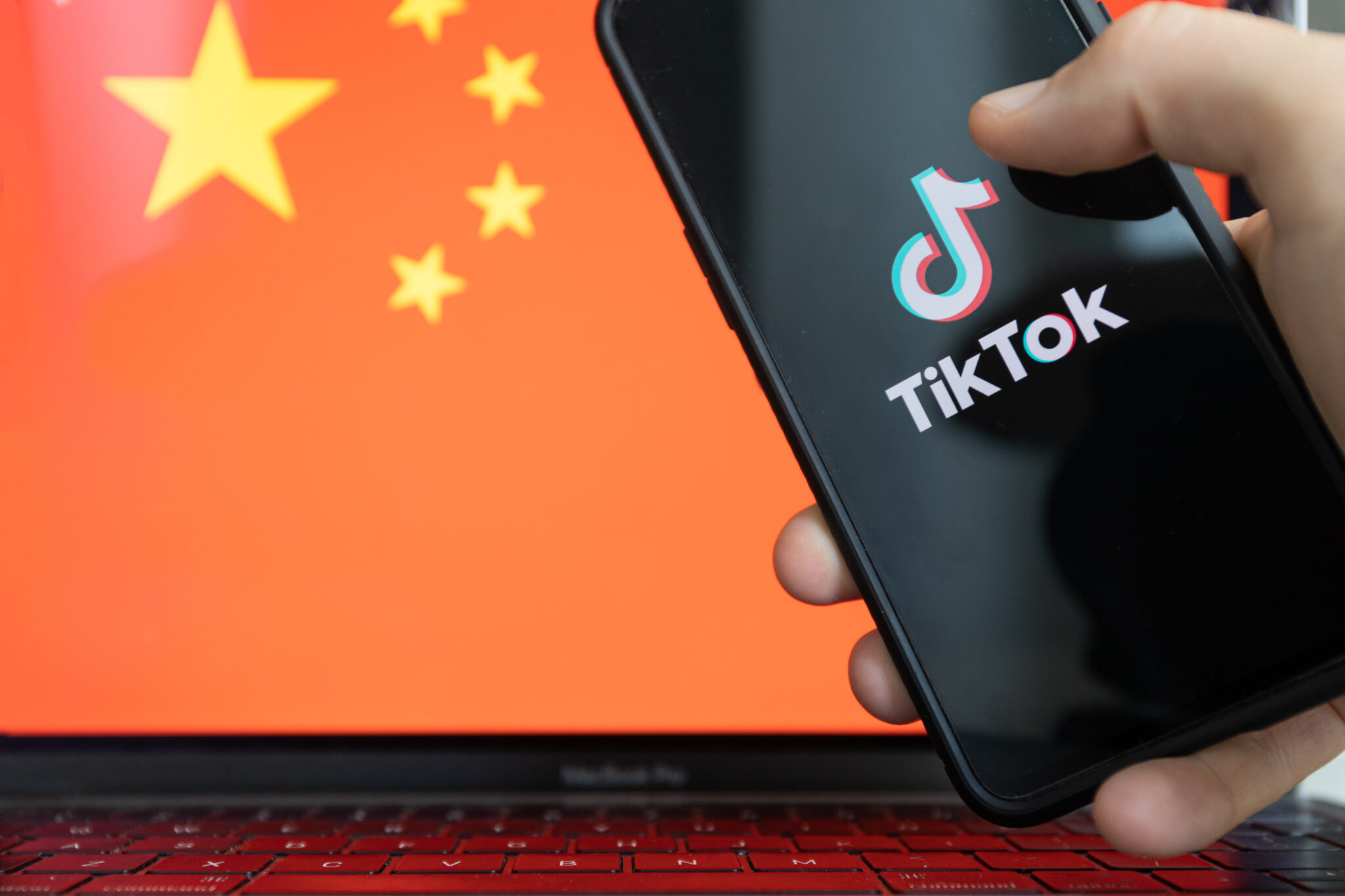 中国版のTikTokとは？日本版との違いを解説 - HandsUP